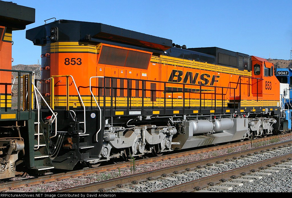 BNSF 853